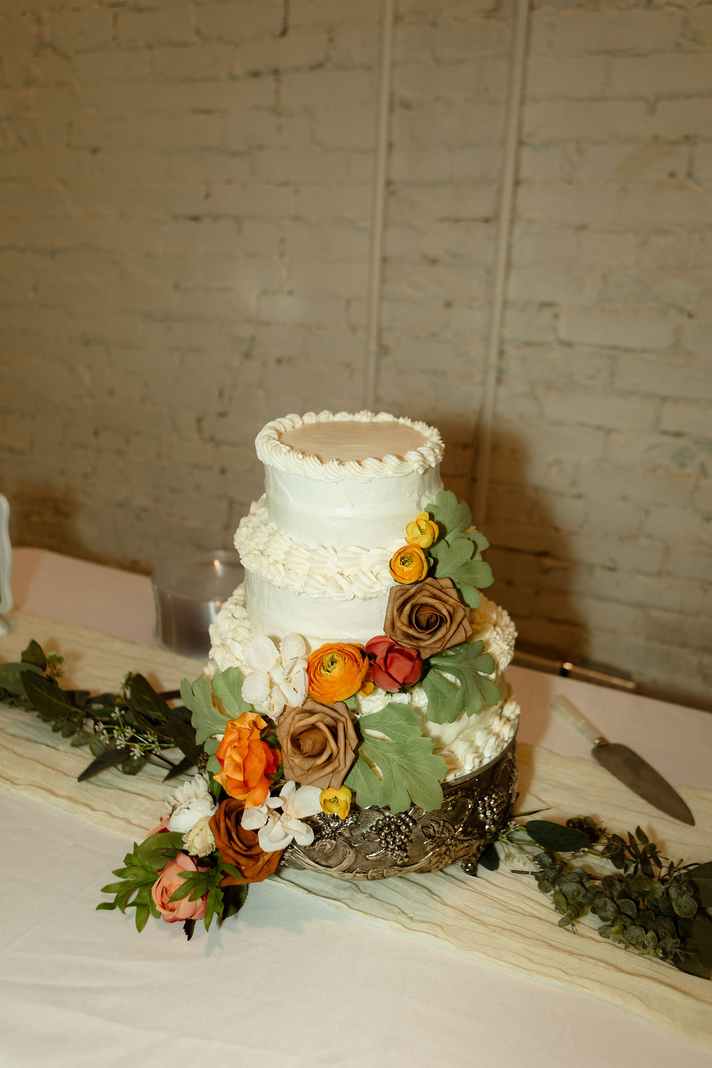How to Choose a Wedding Cake Style That Complements Your Venue - HAUS 820